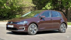 Red Volkswagen Golf 2017 in Kaunas, with an engine capacity of 0.00 L and mileage of 105 thousand km for 11500 €, photo  on AUTOMOTO.COM.LV