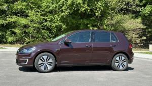 Sarkans Volkswagen Golf 2017 Kauņa, ar dzinēja tilpumu 0.00 L un nobraukumu 105 tūkst. km par 11500 €, foto 3 vietnē AUTOMOTO.COM.LV