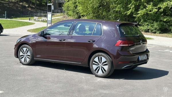 Red Volkswagen Golf 2017 in Kaunas, with an engine capacity of 0.00 L and mileage of 105 thousand km for 11500 €, photo 4 on AUTOMOTO.COM.LV