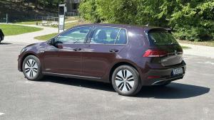 Sarkans Volkswagen Golf 2017 Kauņa, ar dzinēja tilpumu 0.00 L un nobraukumu 105 tūkst. km par 11500 €, foto 4 vietnē AUTOMOTO.COM.LV
