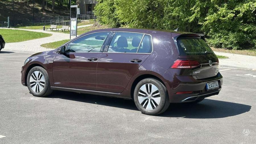 Sarkans Volkswagen Golf 2017 Kauņa, ar dzinēja tilpumu 0.00 L un nobraukumu 105 tūkst. km par 11500 €, foto 4 vietnē AUTOMOTO.COM.LV