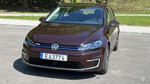 Red Volkswagen Golf 2017 in Kaunas, with an engine capacity of 0.00 L and mileage of 105 thousand km for 11500 €, photo 6 on AUTOMOTO.COM.LV
