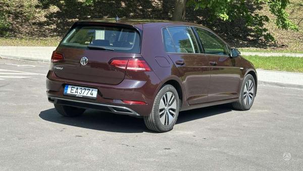 Red Volkswagen Golf 2017 in Kaunas, with an engine capacity of 0.00 L and mileage of 105 thousand km for 11500 €, photo 9 on AUTOMOTO.COM.LV