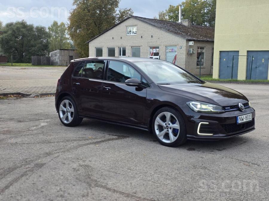 Sarkans Volkswagen Golf 2017 Cēsis, ar dzinēja tilpumu 1.40 L un nobraukumu 225 tūkst. km par 9100 €, foto 1 vietnē AUTOMOTO.COM.LV