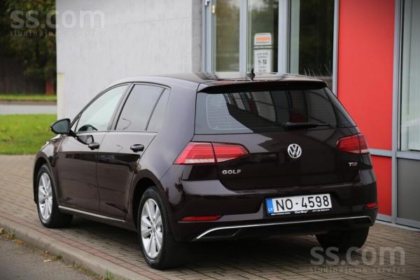 Red Volkswagen Golf 2017 in Riga, with an engine capacity of 1.60 L and mileage of 169 thousand km for 8495 €, photo 6 on AUTOMOTO.COM.LV