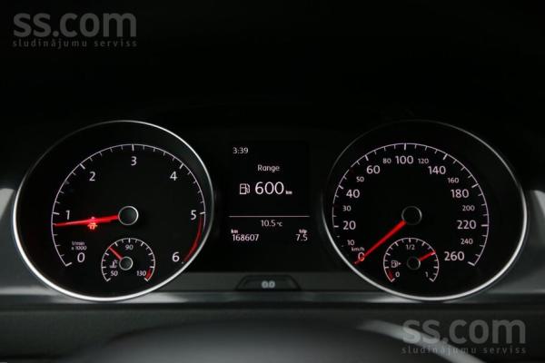 Red Volkswagen Golf 2017 in Riga, with an engine capacity of 1.60 L and mileage of 169 thousand km for 8495 €, photo 8 on AUTOMOTO.COM.LV