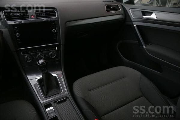Red Volkswagen Golf 2017 in Riga, with an engine capacity of 1.60 L and mileage of 169 thousand km for 8495 €, photo 10 on AUTOMOTO.COM.LV
