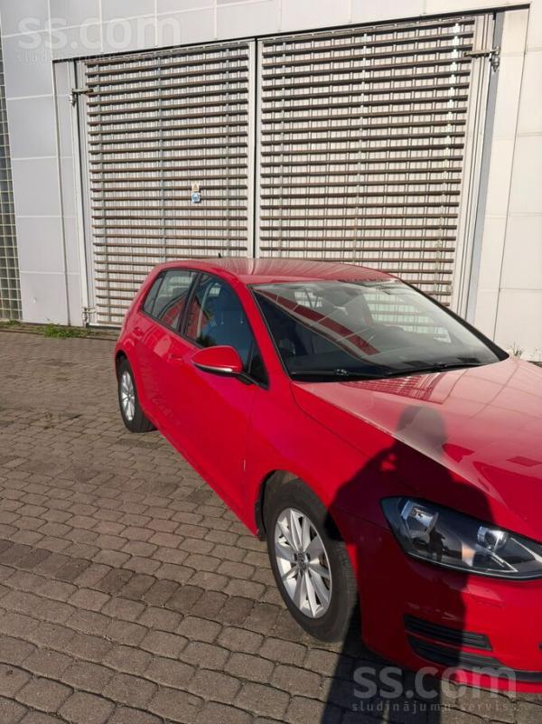 Red Volkswagen Golf 2017 in Riga, with an engine capacity of 1.60 L and mileage of 264 thousand km for 4390 €, photo 3 on AUTOMOTO.COM.LV