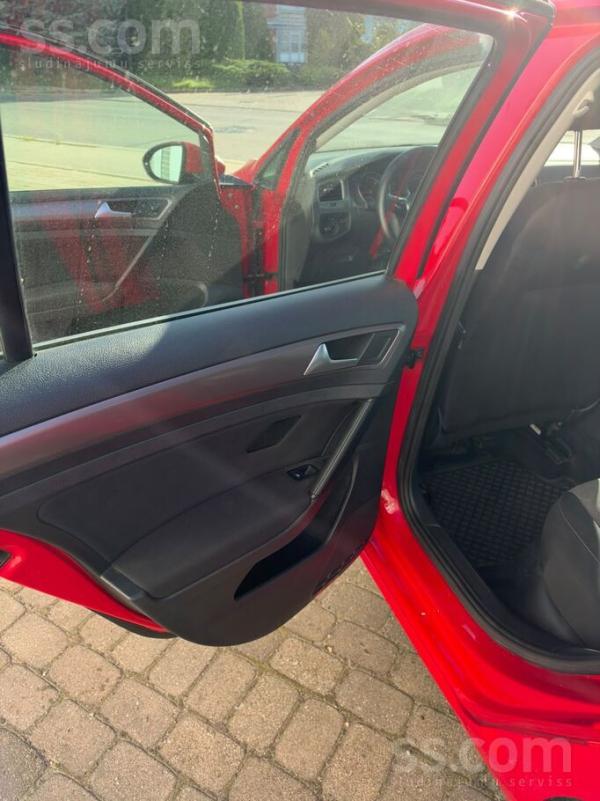 Red Volkswagen Golf 2017 in Riga, with an engine capacity of 1.60 L and mileage of 264 thousand km for 4390 €, photo 10 on AUTOMOTO.COM.LV