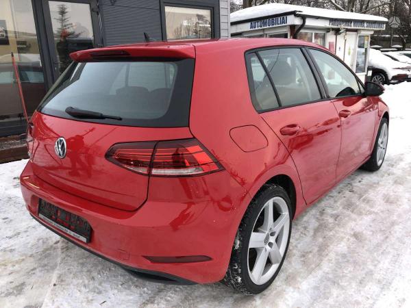 Red Volkswagen Golf 2018 in Klaipeda, with an engine capacity of 1.60 L and mileage of 154 thousand km for 9999 €, photo 5 on AUTOMOTO.COM.LV