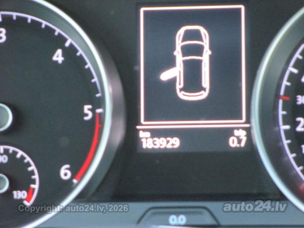 Red Volkswagen Golf 2019 in Tartu, with an engine capacity of 1.60 L and mileage of 184 thousand km for 13500 €, photo 8 on AUTOMOTO.COM.LV