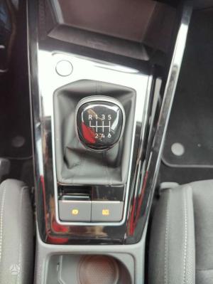 Sarkans Volkswagen Golf 2023 Kauņa, ar dzinēja tilpumu 1.50 L un nobraukumu 24 tūkst. km par 21900 €, foto 12 vietnē AUTOMOTO.COM.LV