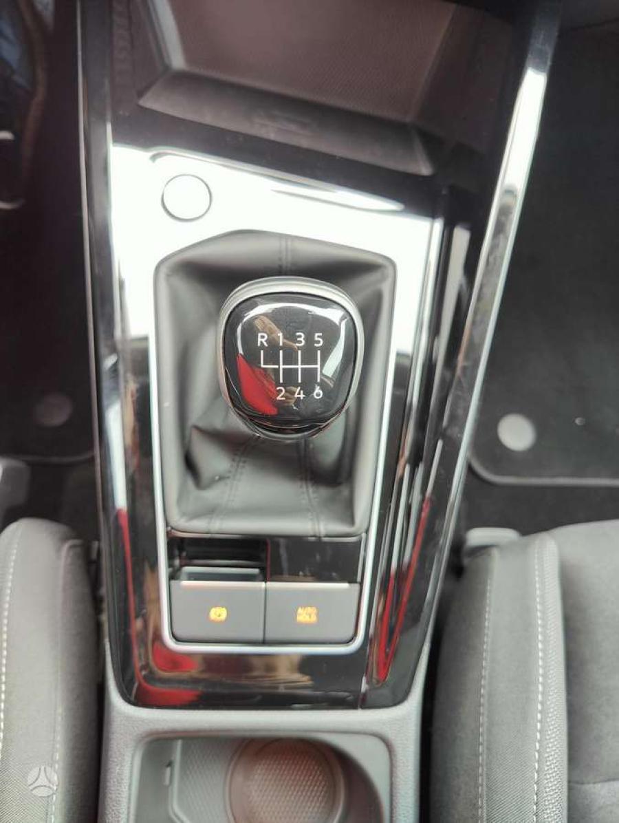 Sarkans Volkswagen Golf 2023 Kauņa, ar dzinēja tilpumu 1.50 L un nobraukumu 24 tūkst. km par 21900 €, foto 12 vietnē AUTOMOTO.COM.LV