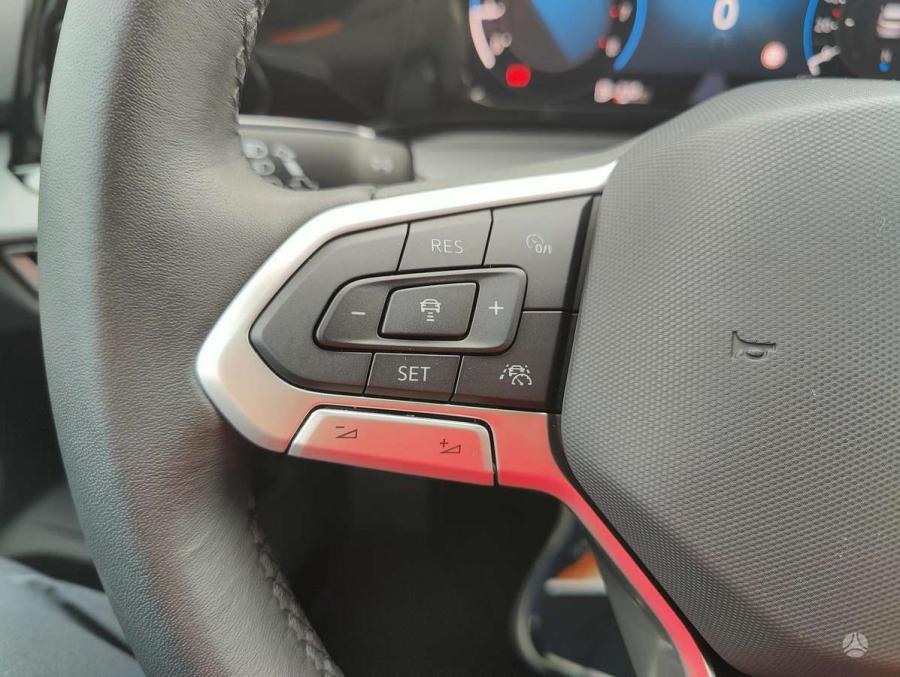 Sarkans Volkswagen Golf 2023 Kauņa, ar dzinēja tilpumu 1.50 L un nobraukumu 24 tūkst. km par 21900 €, foto 13 vietnē AUTOMOTO.COM.LV