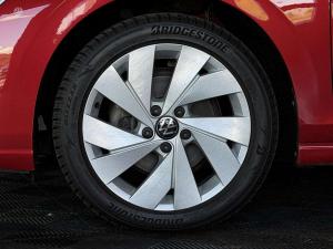 Sarkans Volkswagen Golf 2023 Kauņa, ar dzinēja tilpumu 1.50 L un nobraukumu 24 tūkst. km par 21990 €, foto 8 vietnē AUTOMOTO.COM.LV