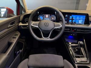 Sarkans Volkswagen Golf 2023 Kauņa, ar dzinēja tilpumu 1.50 L un nobraukumu 24 tūkst. km par 21990 €, foto 16 vietnē AUTOMOTO.COM.LV