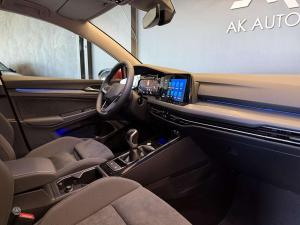 Sarkans Volkswagen Golf 2023 Kauņa, ar dzinēja tilpumu 1.50 L un nobraukumu 24 tūkst. km par 21990 €, foto 19 vietnē AUTOMOTO.COM.LV