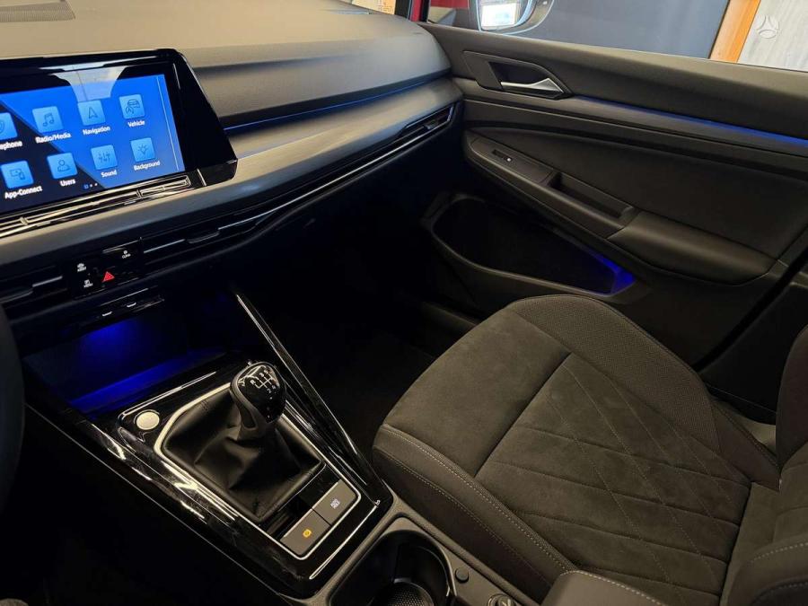 Sarkans Volkswagen Golf 2023 Kauņa, ar dzinēja tilpumu 1.50 L un nobraukumu 24 tūkst. km par 21990 €, foto 20 vietnē AUTOMOTO.COM.LV