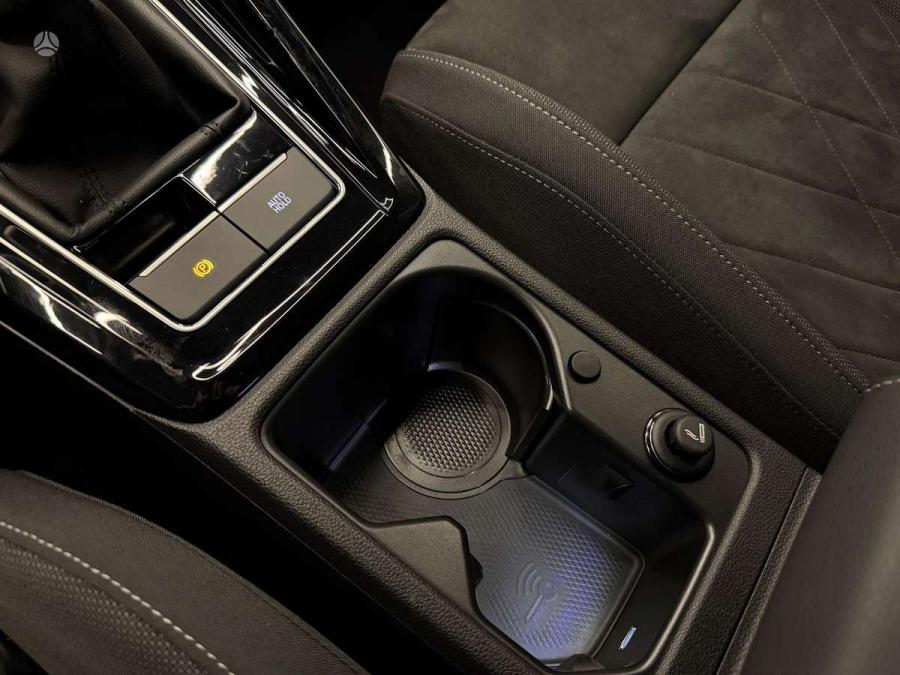 Sarkans Volkswagen Golf 2023 Kauņa, ar dzinēja tilpumu 1.50 L un nobraukumu 24 tūkst. km par 21990 €, foto 21 vietnē AUTOMOTO.COM.LV