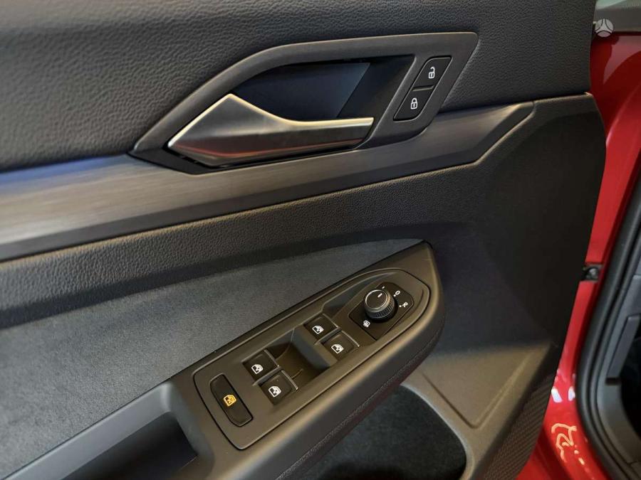 Sarkans Volkswagen Golf 2023 Kauņa, ar dzinēja tilpumu 1.50 L un nobraukumu 24 tūkst. km par 21990 €, foto 25 vietnē AUTOMOTO.COM.LV