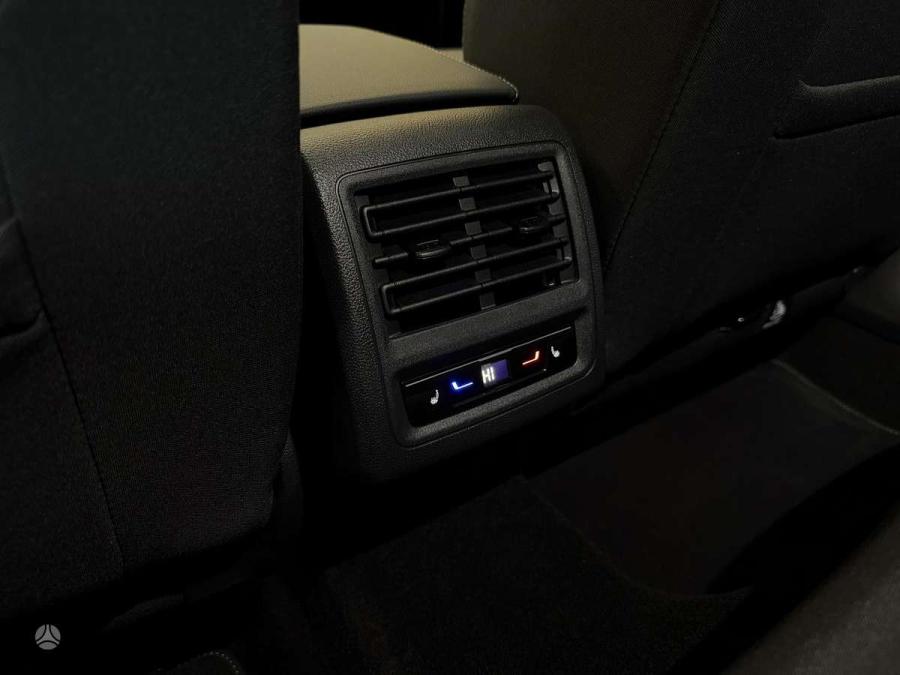Sarkans Volkswagen Golf 2023 Kauņa, ar dzinēja tilpumu 1.50 L un nobraukumu 24 tūkst. km par 21990 €, foto 26 vietnē AUTOMOTO.COM.LV