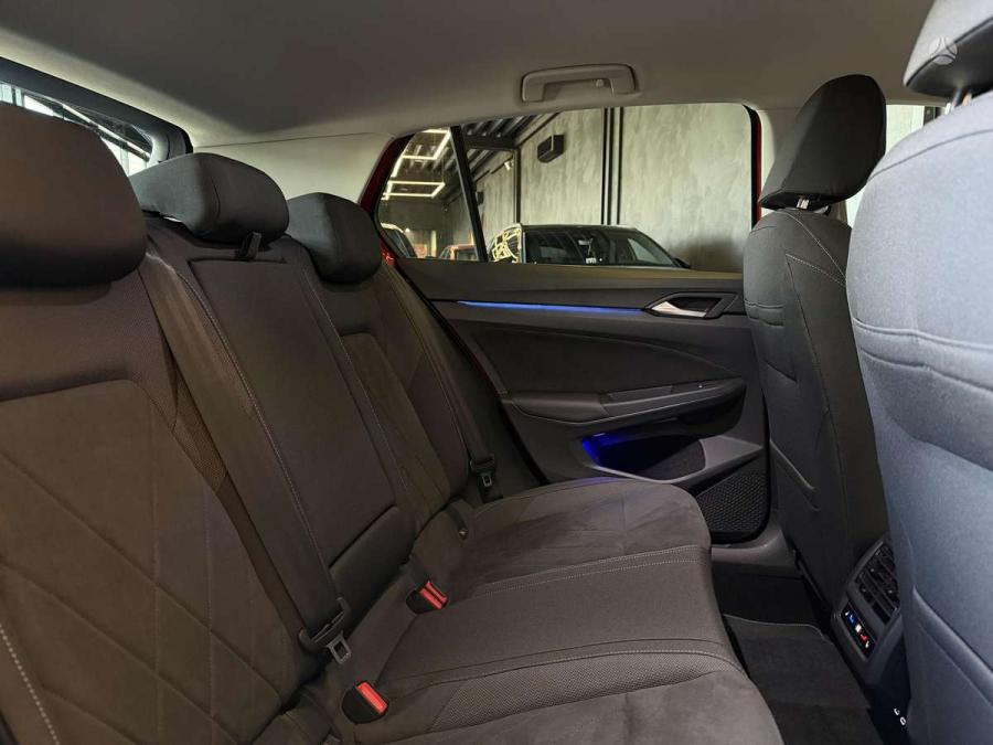 Sarkans Volkswagen Golf 2023 Kauņa, ar dzinēja tilpumu 1.50 L un nobraukumu 24 tūkst. km par 21990 €, foto 27 vietnē AUTOMOTO.COM.LV
