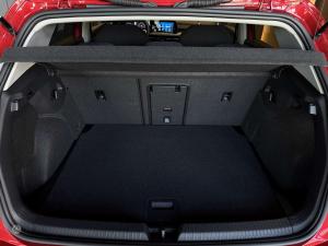 Sarkans Volkswagen Golf 2023 Kauņa, ar dzinēja tilpumu 1.50 L un nobraukumu 24 tūkst. km par 21990 €, foto 28 vietnē AUTOMOTO.COM.LV