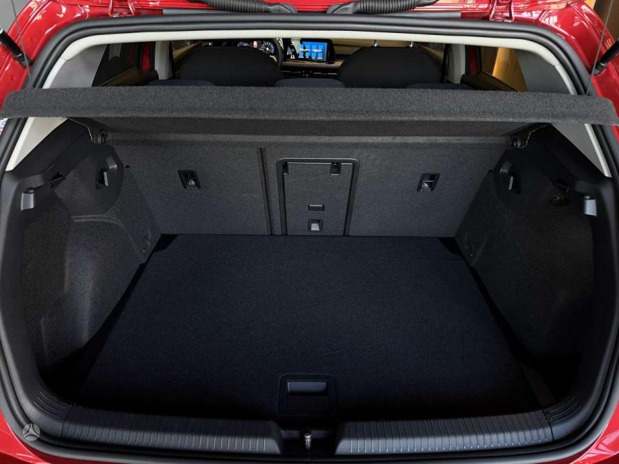 Sarkans Volkswagen Golf 2023 Kauņa, ar dzinēja tilpumu 1.50 L un nobraukumu 24 tūkst. km par 21990 €, foto 28 vietnē AUTOMOTO.COM.LV