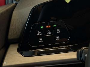 Sarkans Volkswagen Golf 2023 Kauņa, ar dzinēja tilpumu 1.50 L un nobraukumu 24 tūkst. km par 21990 €, foto 29 vietnē AUTOMOTO.COM.LV
