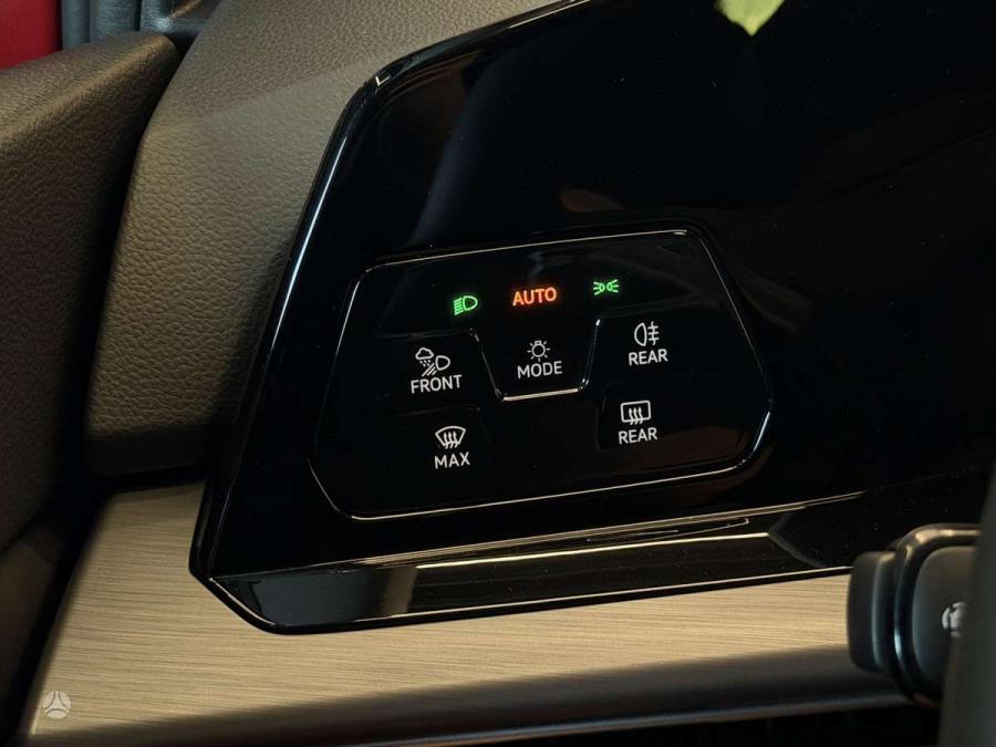 Sarkans Volkswagen Golf 2023 Kauņa, ar dzinēja tilpumu 1.50 L un nobraukumu 24 tūkst. km par 21990 €, foto 29 vietnē AUTOMOTO.COM.LV