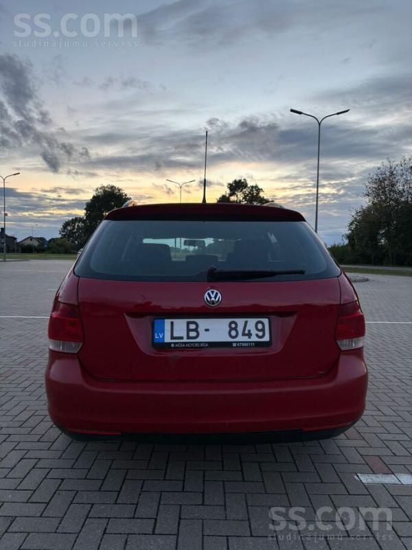 Volkswagen Golf 2008 Cēsis vietnē Sarkans Volkswagen Golf 2008 Cēsis, ar dzinēja tilpumu 2.00 L un nobraukumu 360 tūkst. km par 1670 €, foto 4 vietnē AUTOMOTO.COM.LV