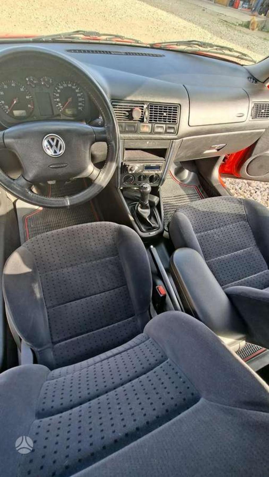 Red Volkswagen Golf 1998 in Ukmerge, with an engine capacity of 1.60 L and mileage of 159 thousand km for 1700 €, photo 10 on AUTOMOTO.COM.LV
