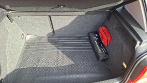 Red Volkswagen Golf 1998 in Ukmerge, with an engine capacity of 1.60 L and mileage of 159 thousand km for 1700 €, photo 11 on AUTOMOTO.COM.LV