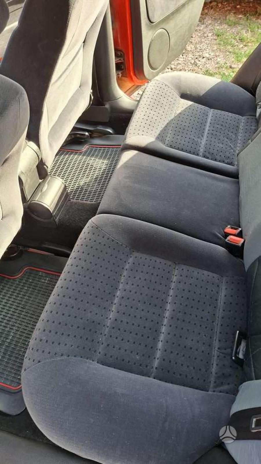 Red Volkswagen Golf 1998 in Ukmerge, with an engine capacity of 1.60 L and mileage of 159 thousand km for 1700 €, photo 12 on AUTOMOTO.COM.LV