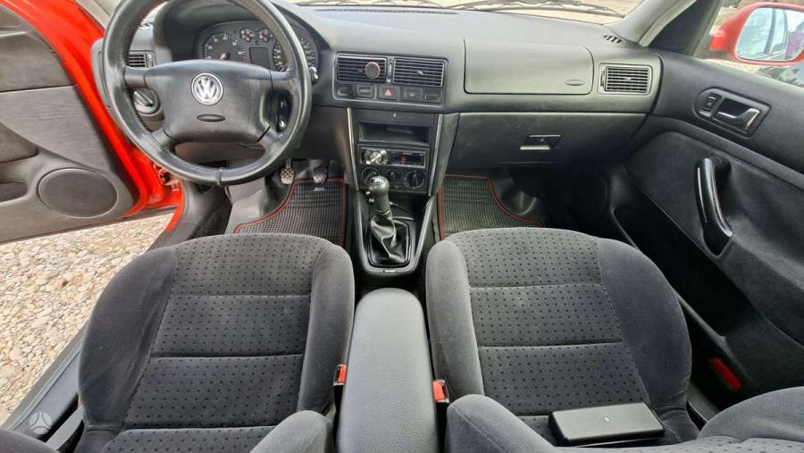 Red Volkswagen Golf 1998 in Ukmerge, with an engine capacity of 1.60 L and mileage of 159 thousand km for 1700 €, photo 18 on AUTOMOTO.COM.LV