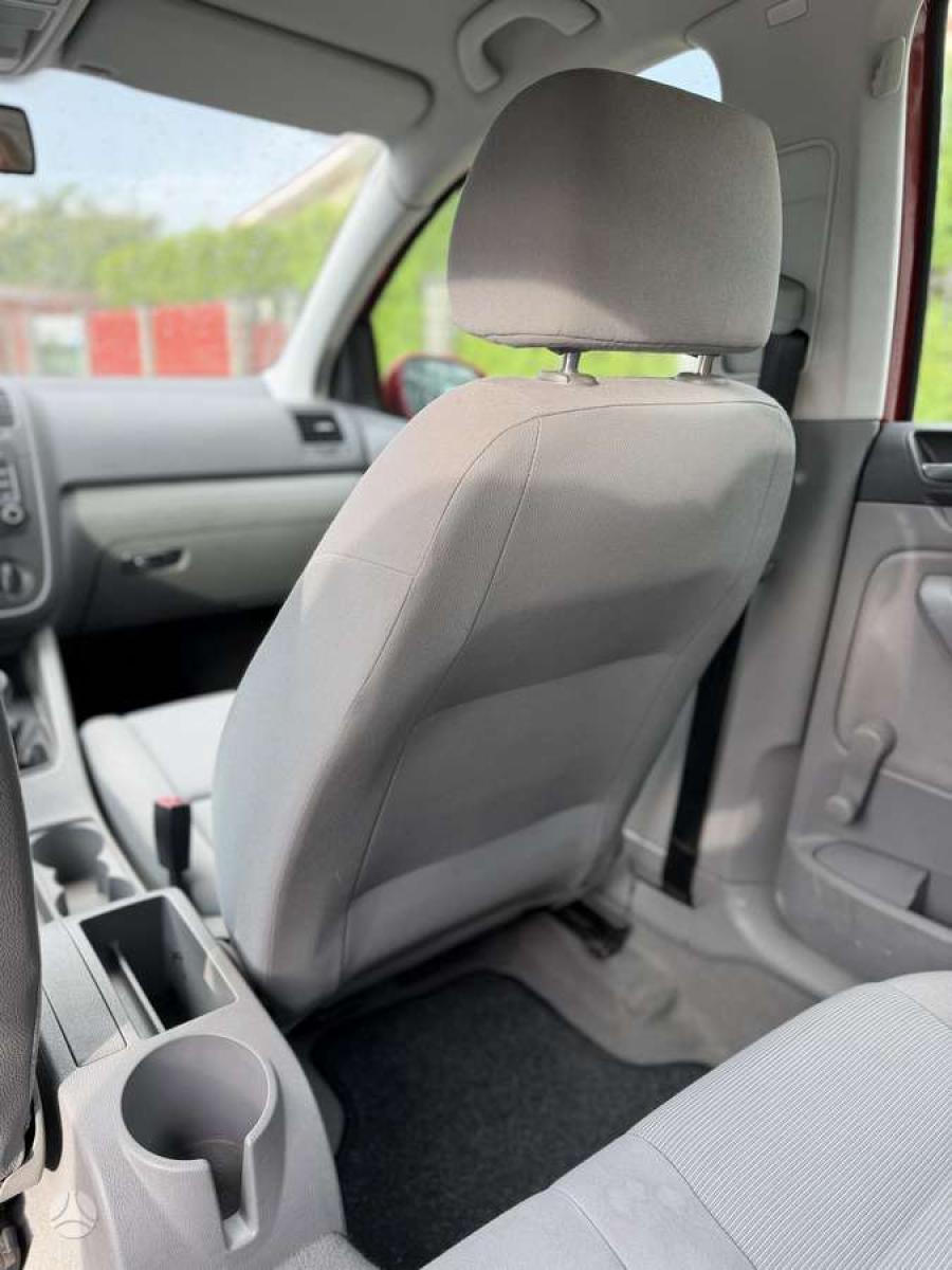 Sarkans Volkswagen Golf 2004 Kauņa, ar dzinēja tilpumu 1.60 L un nobraukumu 248 tūkst. km par 1250 €, foto 15 vietnē AUTOMOTO.COM.LV
