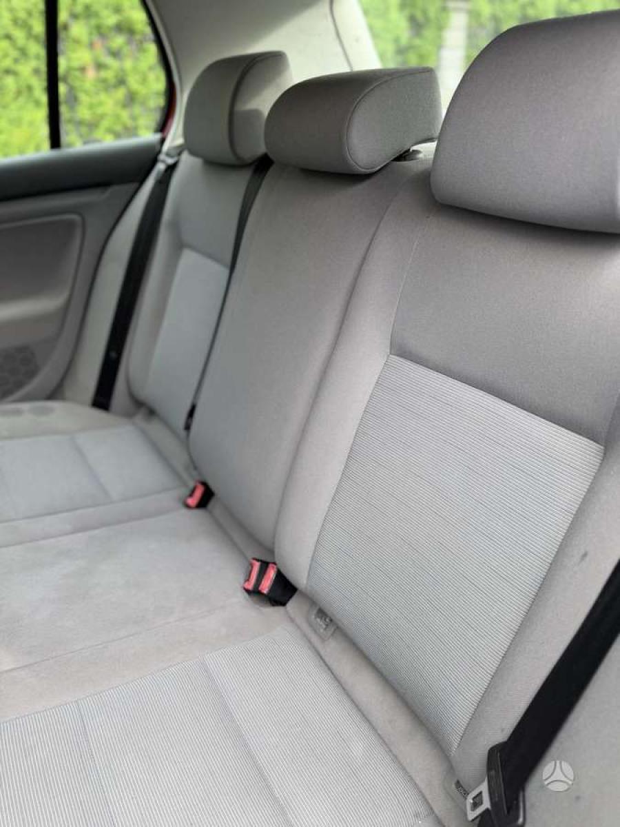 Sarkans Volkswagen Golf 2004 Kauņa, ar dzinēja tilpumu 1.60 L un nobraukumu 248 tūkst. km par 1250 €, foto 17 vietnē AUTOMOTO.COM.LV