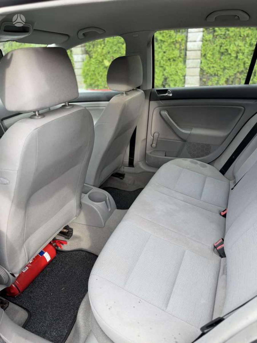 Sarkans Volkswagen Golf 2004 Kauņa, ar dzinēja tilpumu 1.60 L un nobraukumu 248 tūkst. km par 1250 €, foto 18 vietnē AUTOMOTO.COM.LV