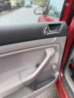 Sarkans Volkswagen Golf 2004 Kauņa, ar dzinēja tilpumu 1.60 L un nobraukumu 248 tūkst. km par 1250 €, foto 19 vietnē AUTOMOTO.COM.LV