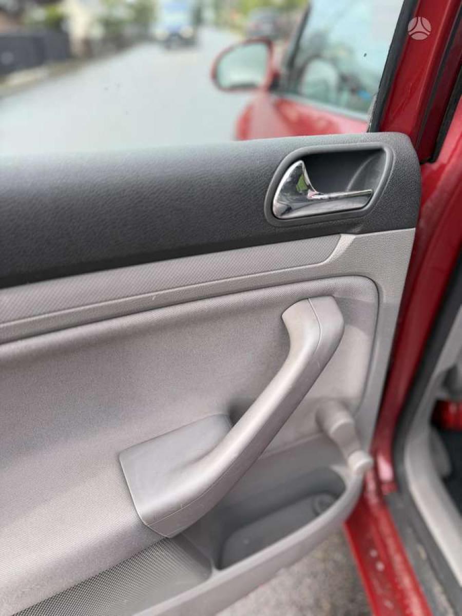 Sarkans Volkswagen Golf 2004 Kauņa, ar dzinēja tilpumu 1.60 L un nobraukumu 248 tūkst. km par 1250 €, foto 19 vietnē AUTOMOTO.COM.LV