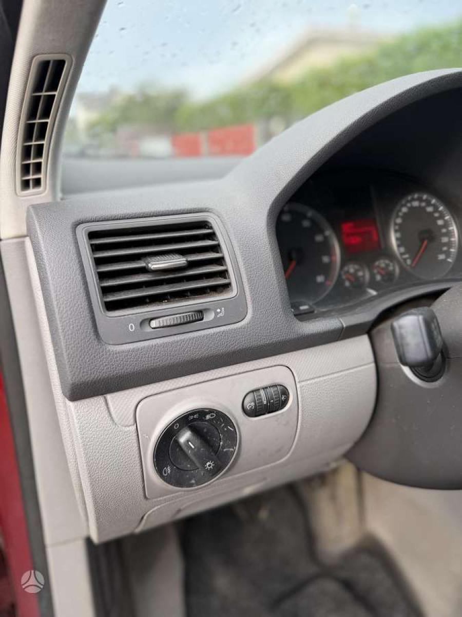 Sarkans Volkswagen Golf 2004 Kauņa, ar dzinēja tilpumu 1.60 L un nobraukumu 248 tūkst. km par 1250 €, foto 20 vietnē AUTOMOTO.COM.LV