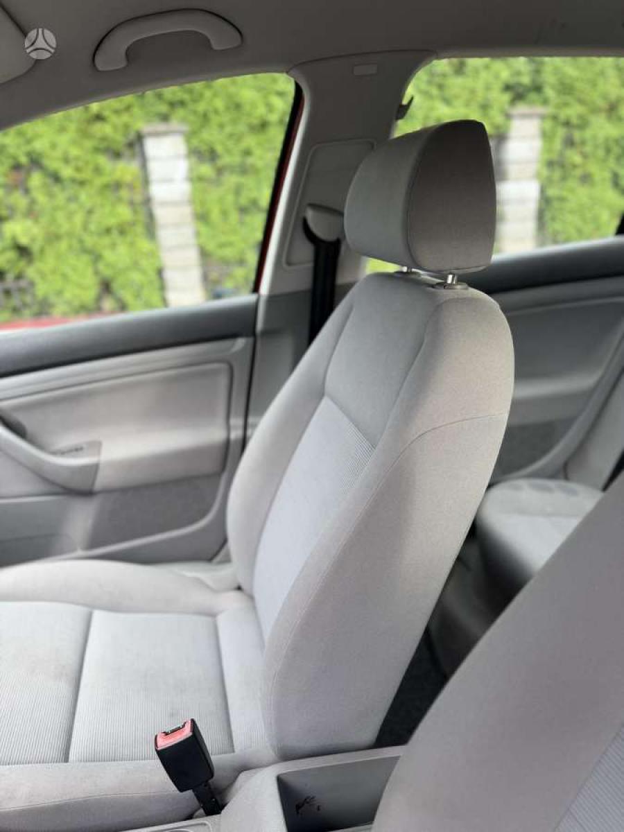 Sarkans Volkswagen Golf 2004 Kauņa, ar dzinēja tilpumu 1.60 L un nobraukumu 248 tūkst. km par 1250 €, foto 22 vietnē AUTOMOTO.COM.LV