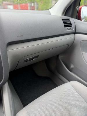 Sarkans Volkswagen Golf 2004 Kauņa, ar dzinēja tilpumu 1.60 L un nobraukumu 248 tūkst. km par 1250 €, foto 25 vietnē AUTOMOTO.COM.LV