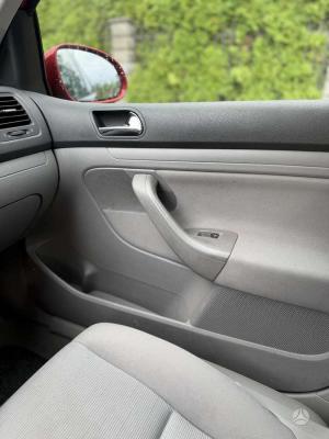 Sarkans Volkswagen Golf 2004 Kauņa, ar dzinēja tilpumu 1.60 L un nobraukumu 248 tūkst. km par 1250 €, foto 26 vietnē AUTOMOTO.COM.LV