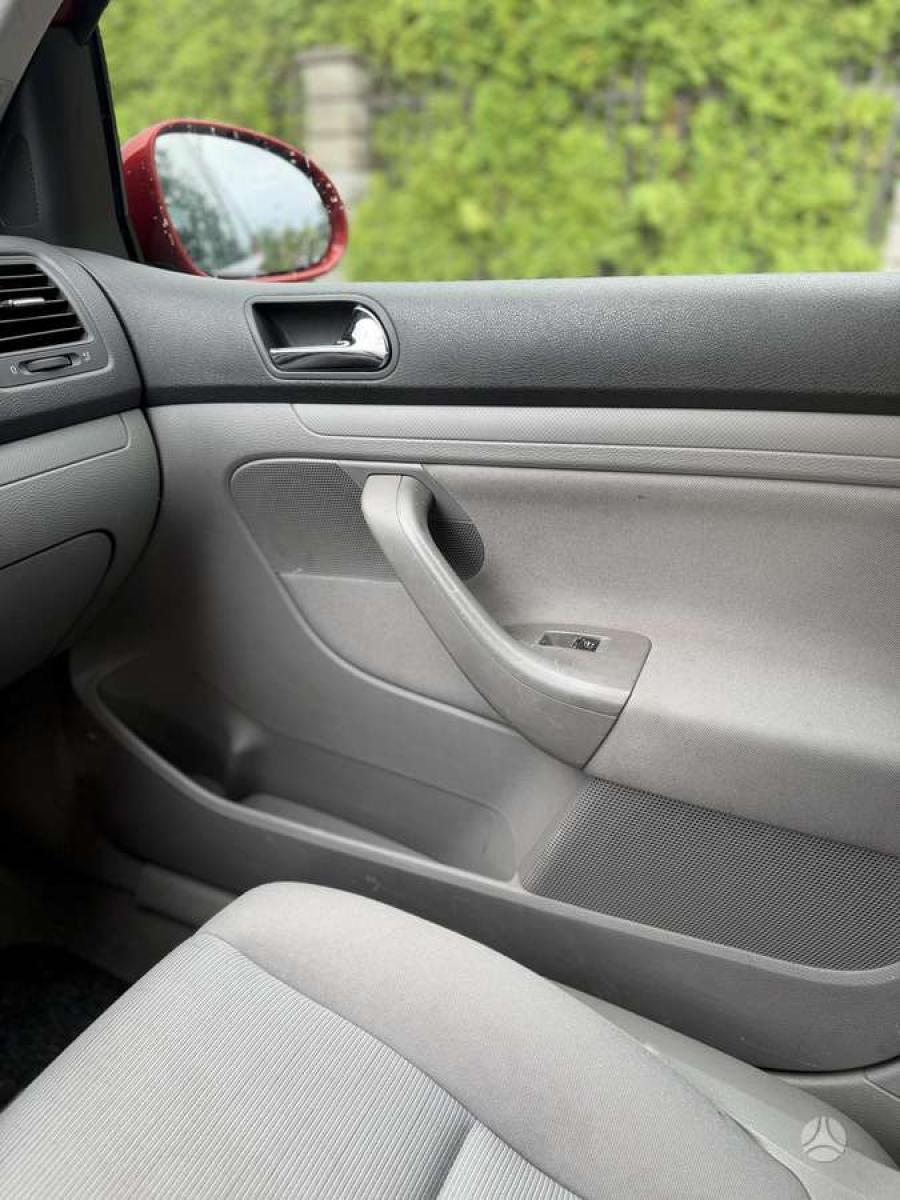 Sarkans Volkswagen Golf 2004 Kauņa, ar dzinēja tilpumu 1.60 L un nobraukumu 248 tūkst. km par 1250 €, foto 26 vietnē AUTOMOTO.COM.LV
