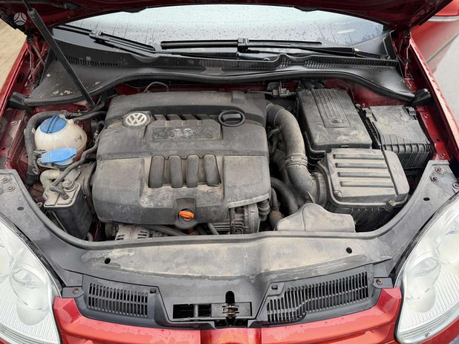 Sarkans Volkswagen Golf 2004 Kauņa, ar dzinēja tilpumu 1.60 L un nobraukumu 248 tūkst. km par 1250 €, foto 27 vietnē AUTOMOTO.COM.LV