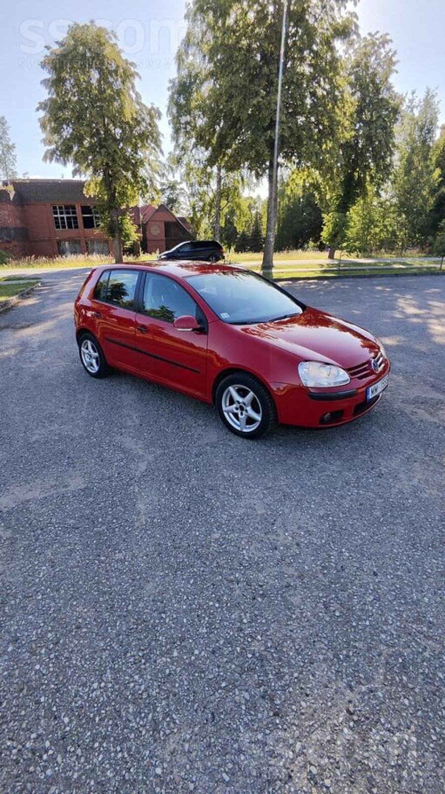 Red Volkswagen Golf 2005 in Cesis, with an engine capacity of 1.40 L and mileage of 165 thousand km for 2900 €, photo 1 on AUTOMOTO.COM.LV