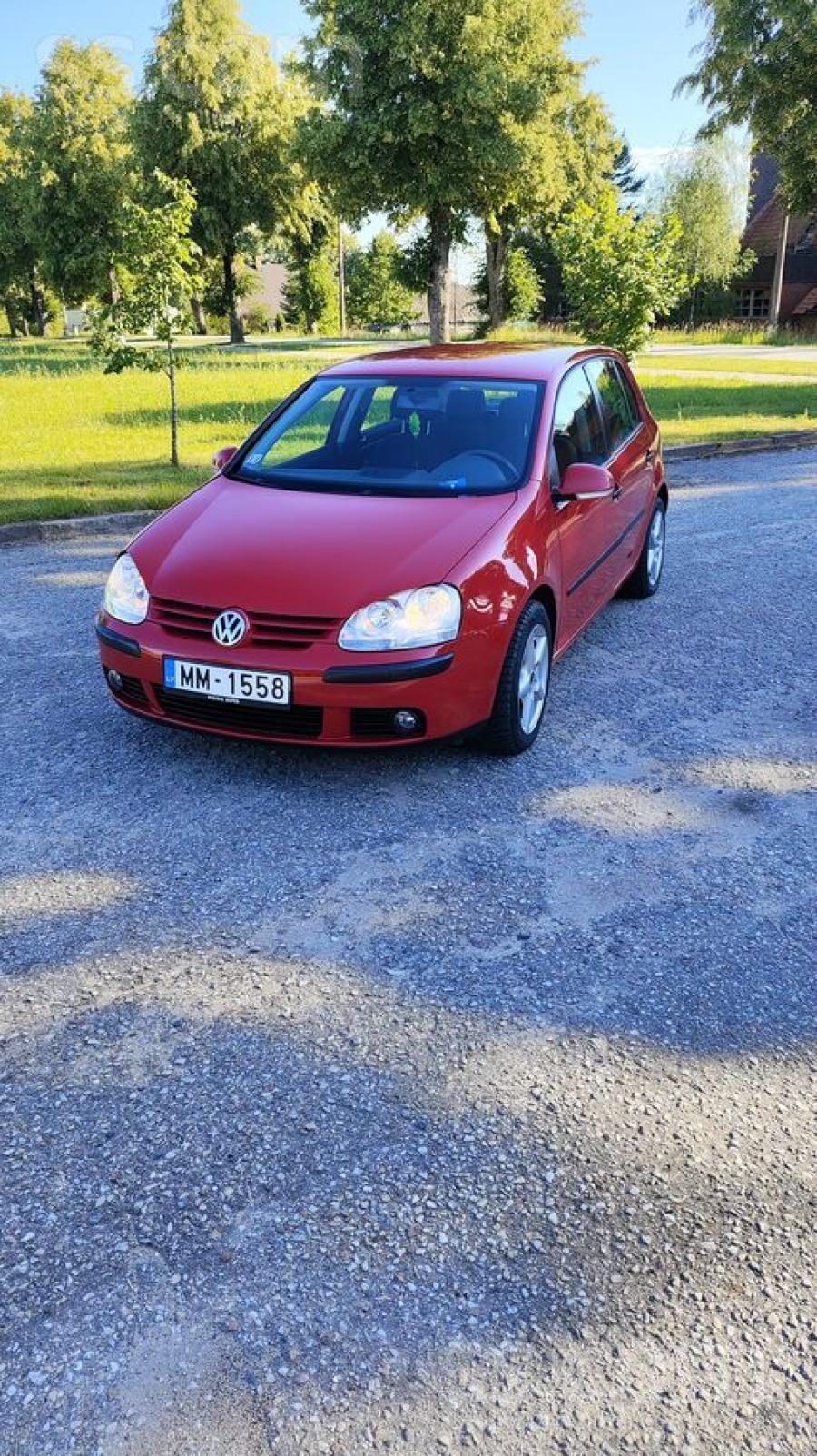 Red Volkswagen Golf 2005 in Cesis, with an engine capacity of 1.40 L and mileage of 165 thousand km for 2900 €, photo 4 on AUTOMOTO.COM.LV