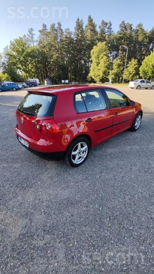 Red Volkswagen Golf 2005 in Cesis, with an engine capacity of 1.40 L and mileage of 165 thousand km for 2900 €, photo 5 on AUTOMOTO.COM.LV