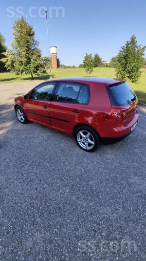 Red Volkswagen Golf 2005 in Cesis, with an engine capacity of 1.40 L and mileage of 165 thousand km for 2900 €, photo 7 on AUTOMOTO.COM.LV
